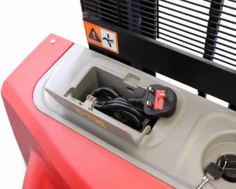 Fully Electric Stacker 1500kg